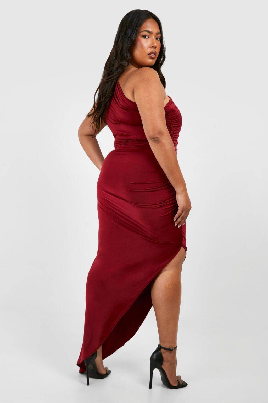 The Best Plus-Size Red Dress To Own The Spotlight In Style!
